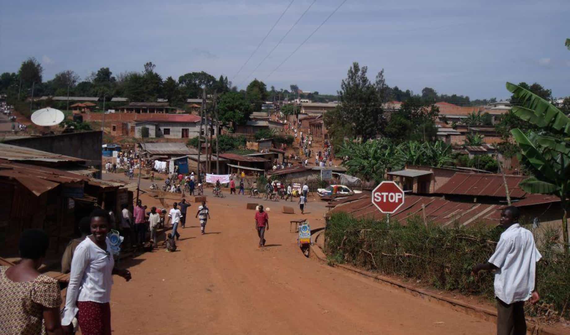 Kirundo : Inyuma yo gusambura inzu zegereye ibarabara, hari akarusho ...